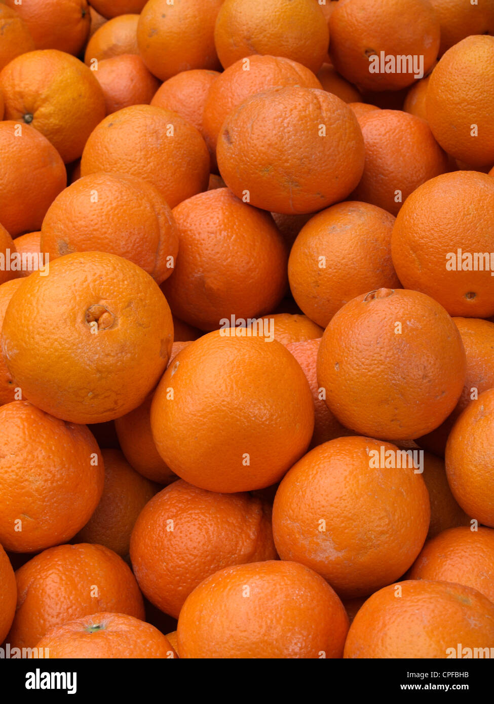 Oranges pile hi-res stock photography and images - Alamy