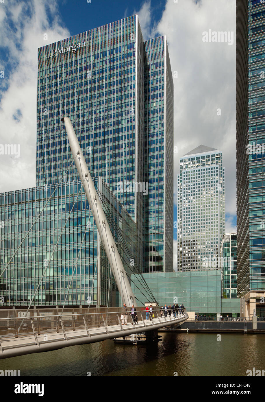 South Quay footbridge, Canary Wharf, London, England, UK Stock Photo ...