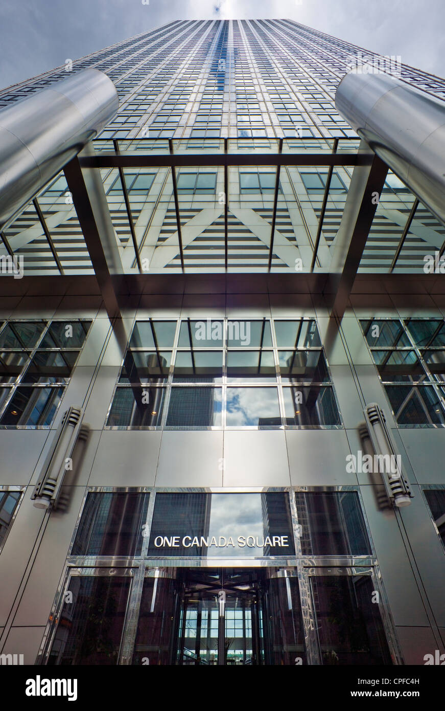 1 canada square building london hi-res stock photography and images - Alamy