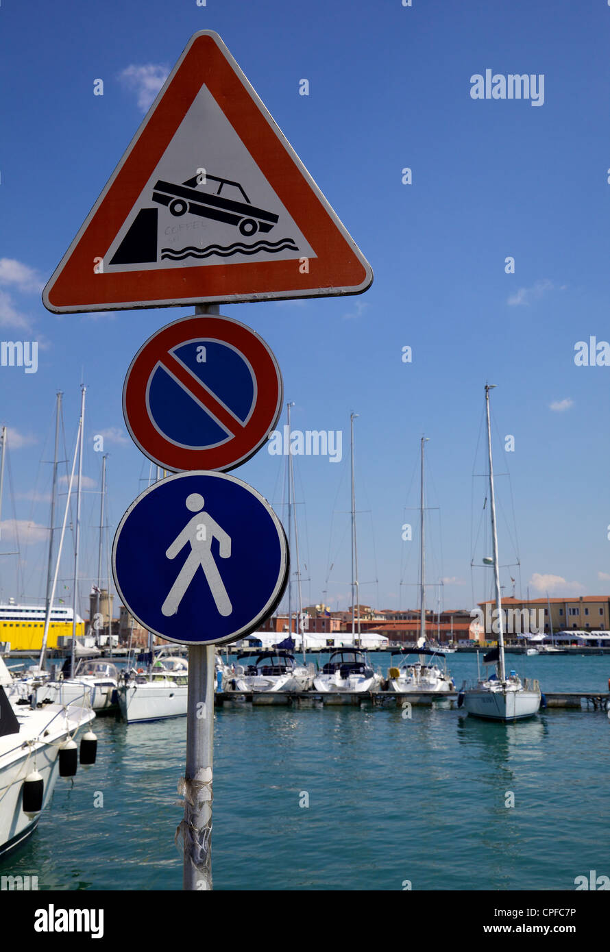 Red triangle signs hi-res stock photography and images - Alamy