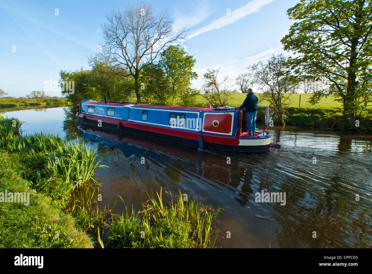Narrowboat hi-res stock photography and images - Alamy