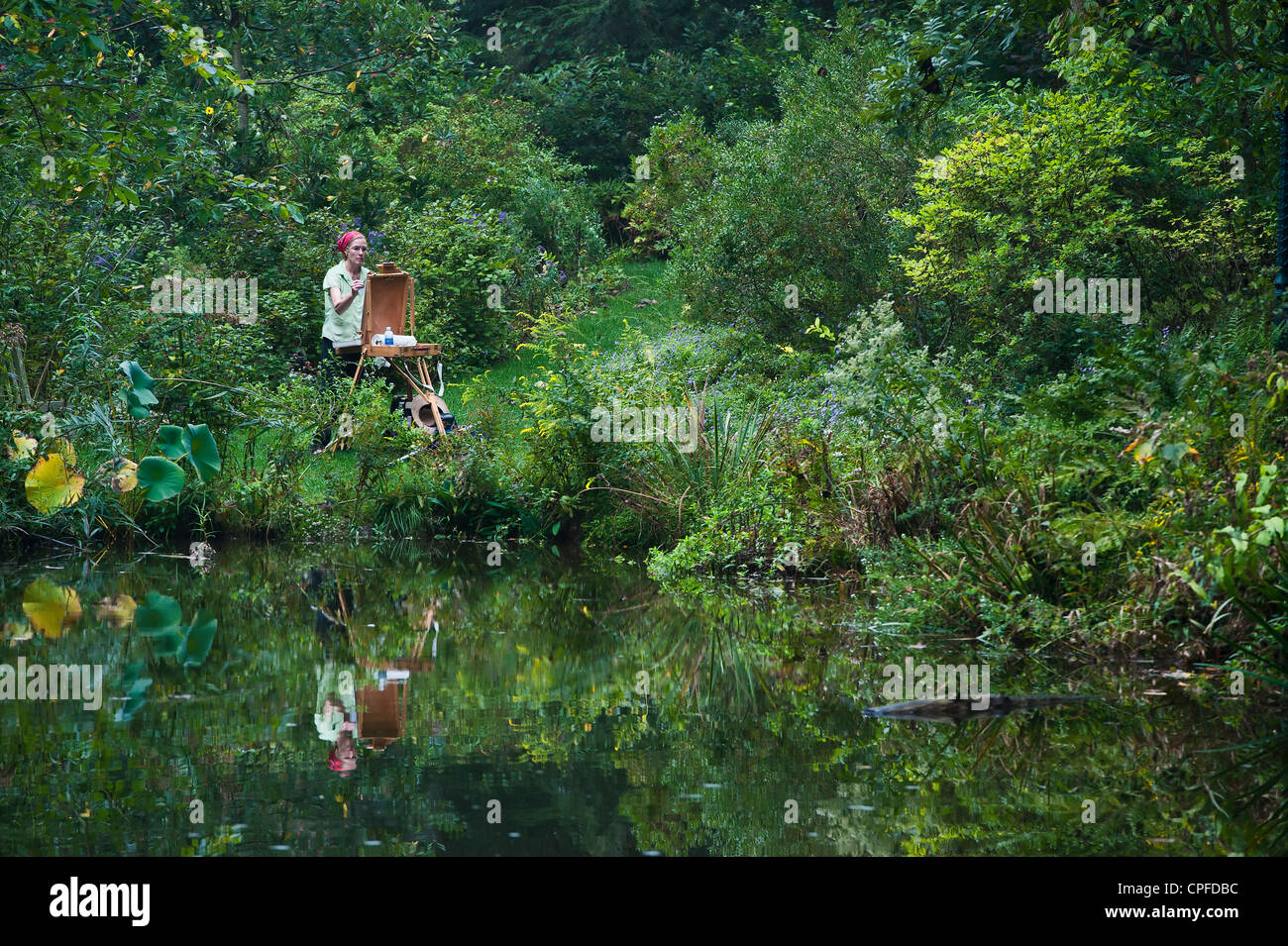 Woman plein air painting hi-res stock photography and images - Alamy