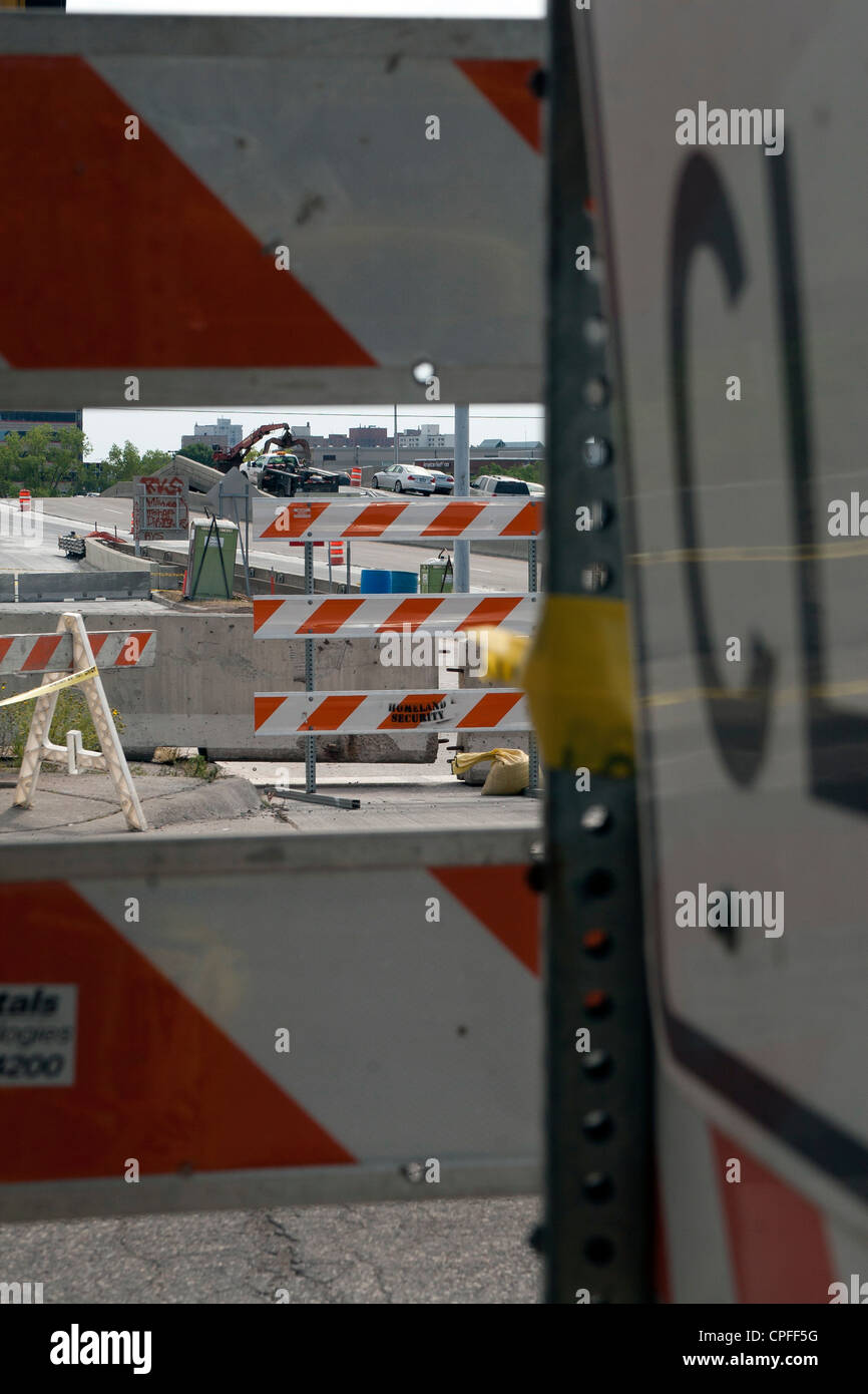 Barricades blocking the ramp to the collapsed 35W bridge Stock Photo ...