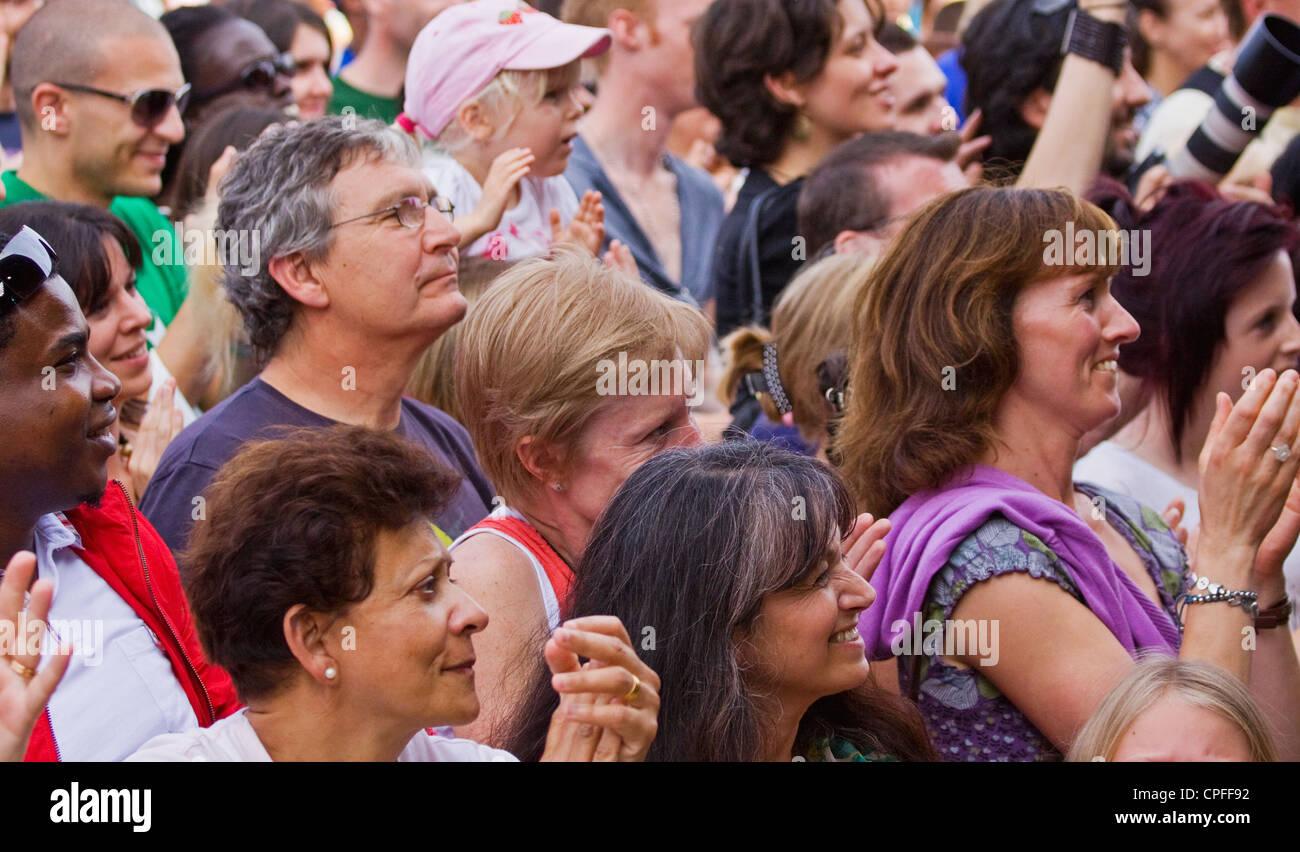 Faces spectator hi-res stock photography and images - Alamy