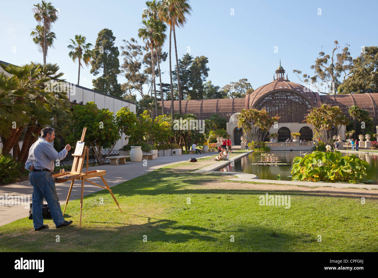 Man painting building hi-res stock photography and images - Alamy