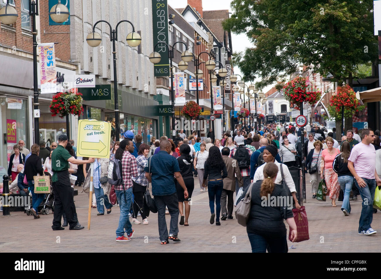 retail price index highstreet uk high street shoppers shopper shop ...