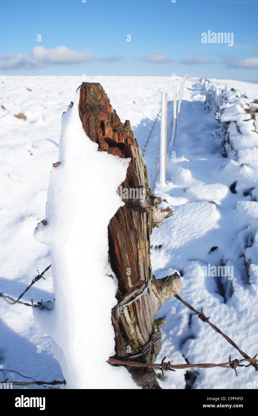 Snow on Fence Post Stock Photo - Alamy