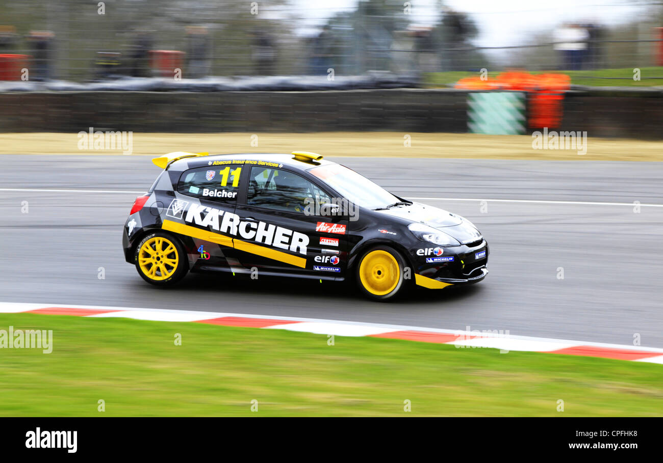 Simon Belcher racing around Druids corner in the Clio Cup at Brands ...