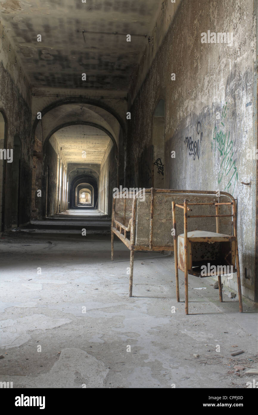 Abandoned corridor with a bed hi-res stock photography and images - Alamy