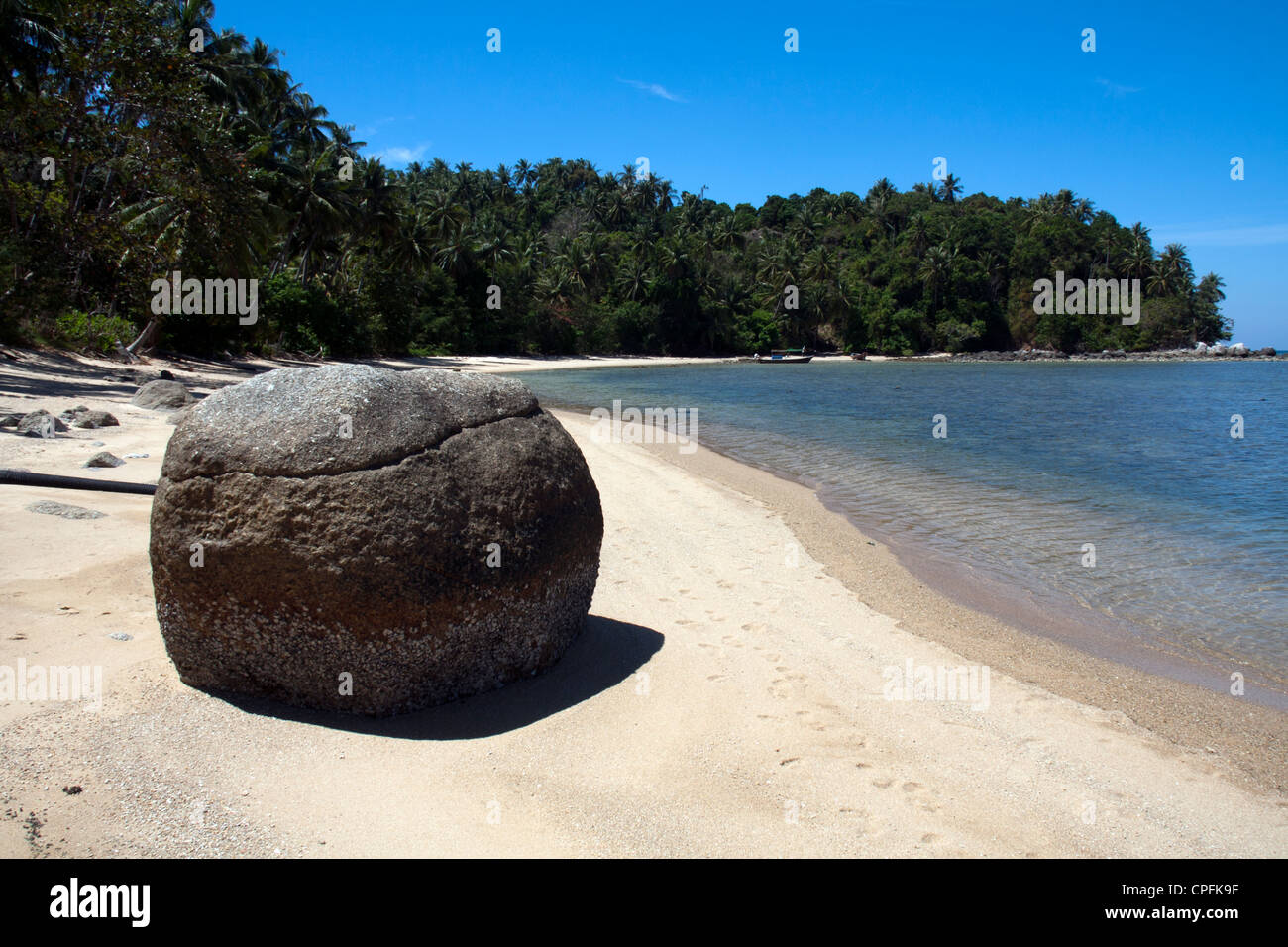 Rock beaches hi-res stock photography and images - Alamy