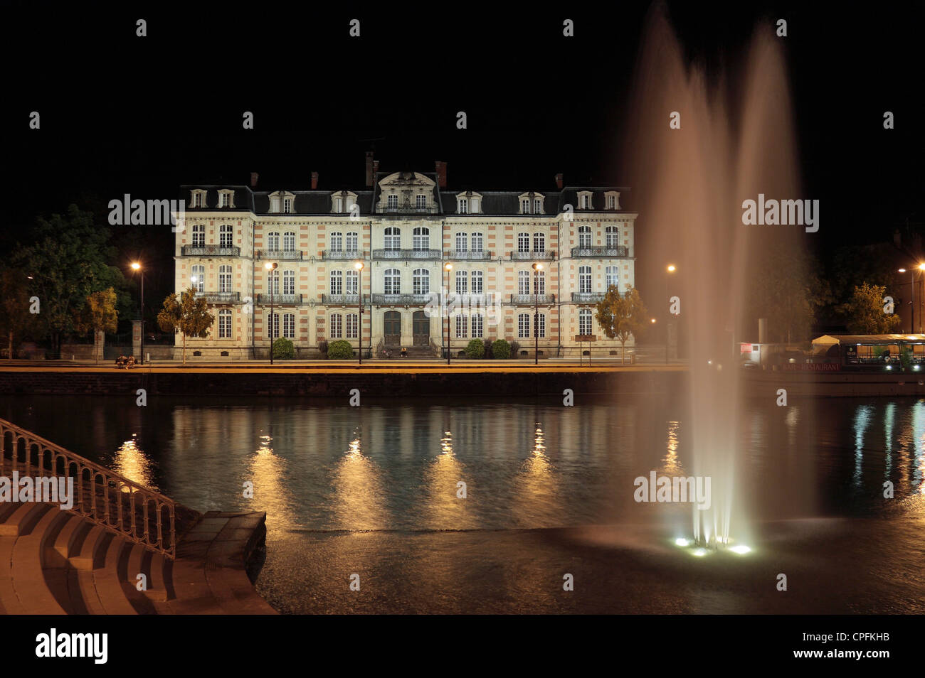 Officers mess building hi-res stock photography and images - Alamy