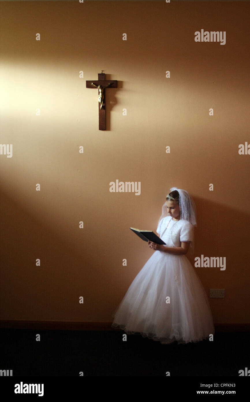 Girl first communion hi-res stock photography and images - Alamy