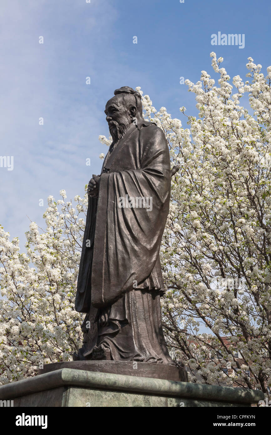 Statue of Confucius, Confucius Plaza, Bowery, Chinatown , NYC Stock ...