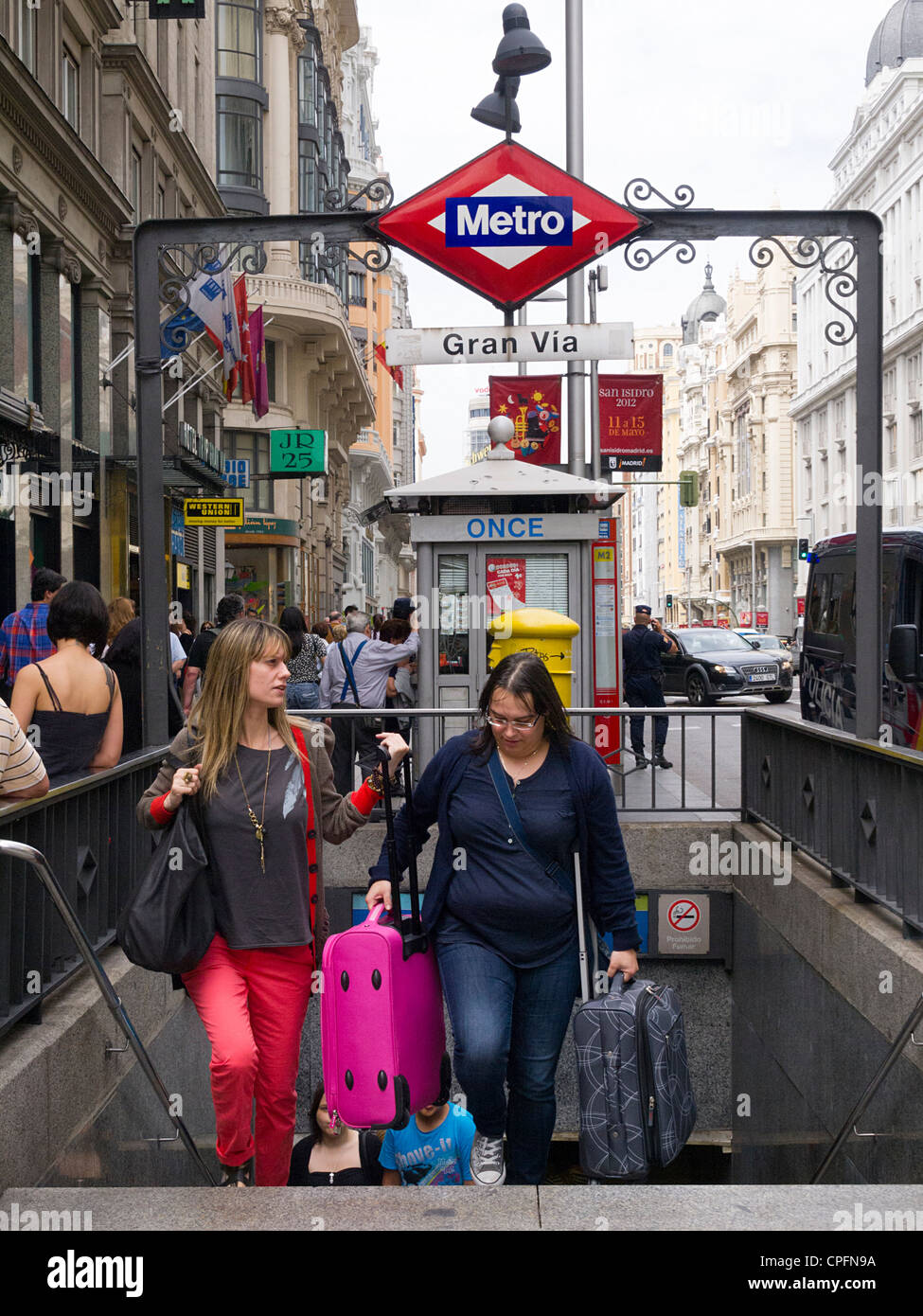 Entrance to the Gran Via metro station in Madrid, Spain Stock Photo - Alamy