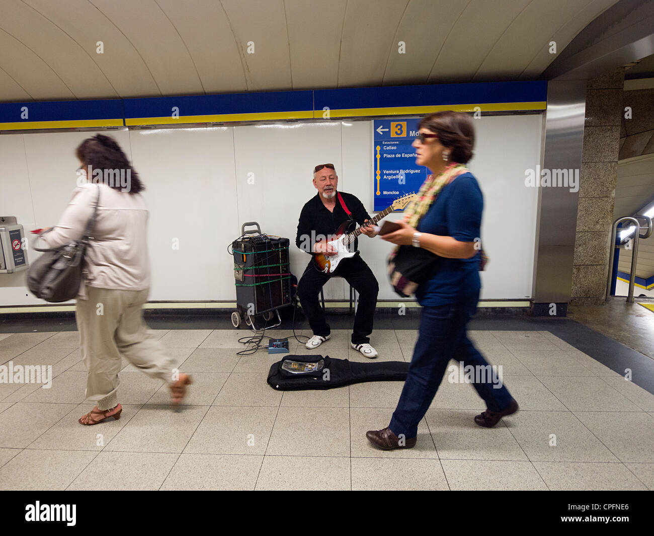 Subway performer hi-res stock photography and images - Alamy