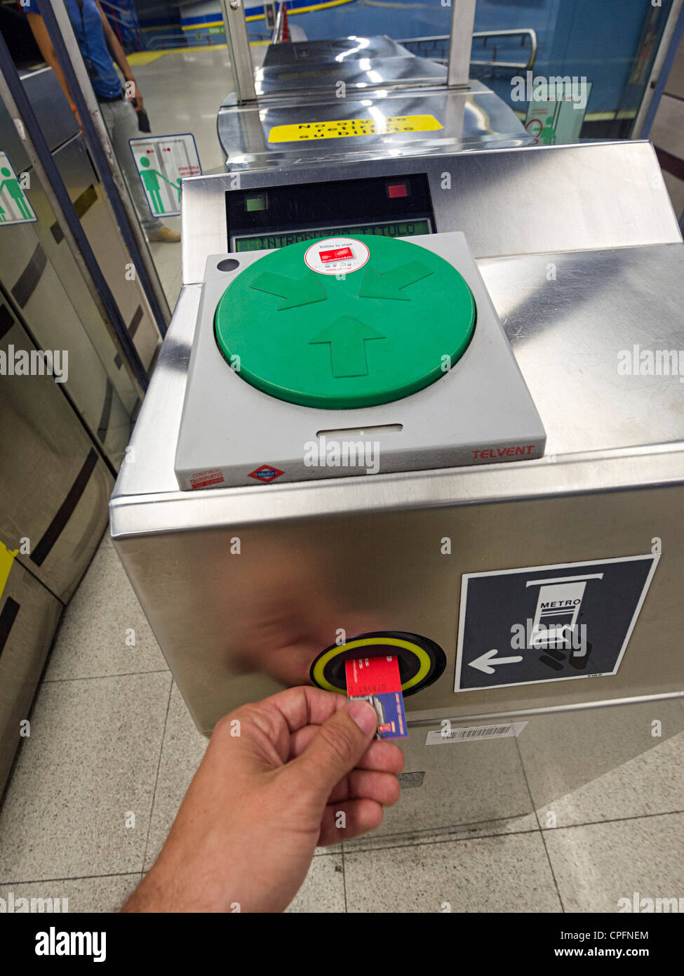 Transport ticket validation machine hi-res stock photography and images ...