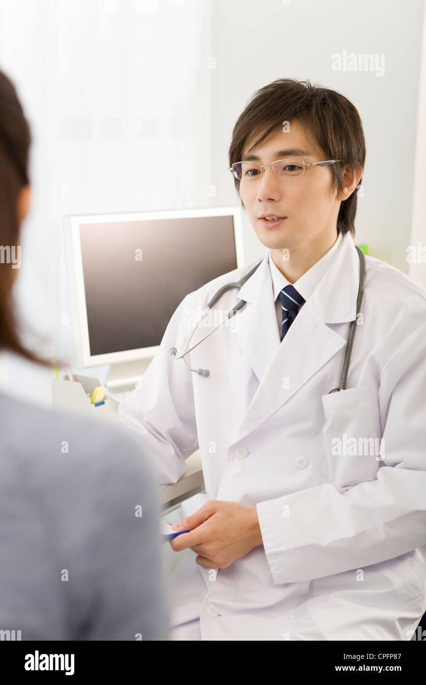 Doctor talking to patient Stock Photo - Alamy