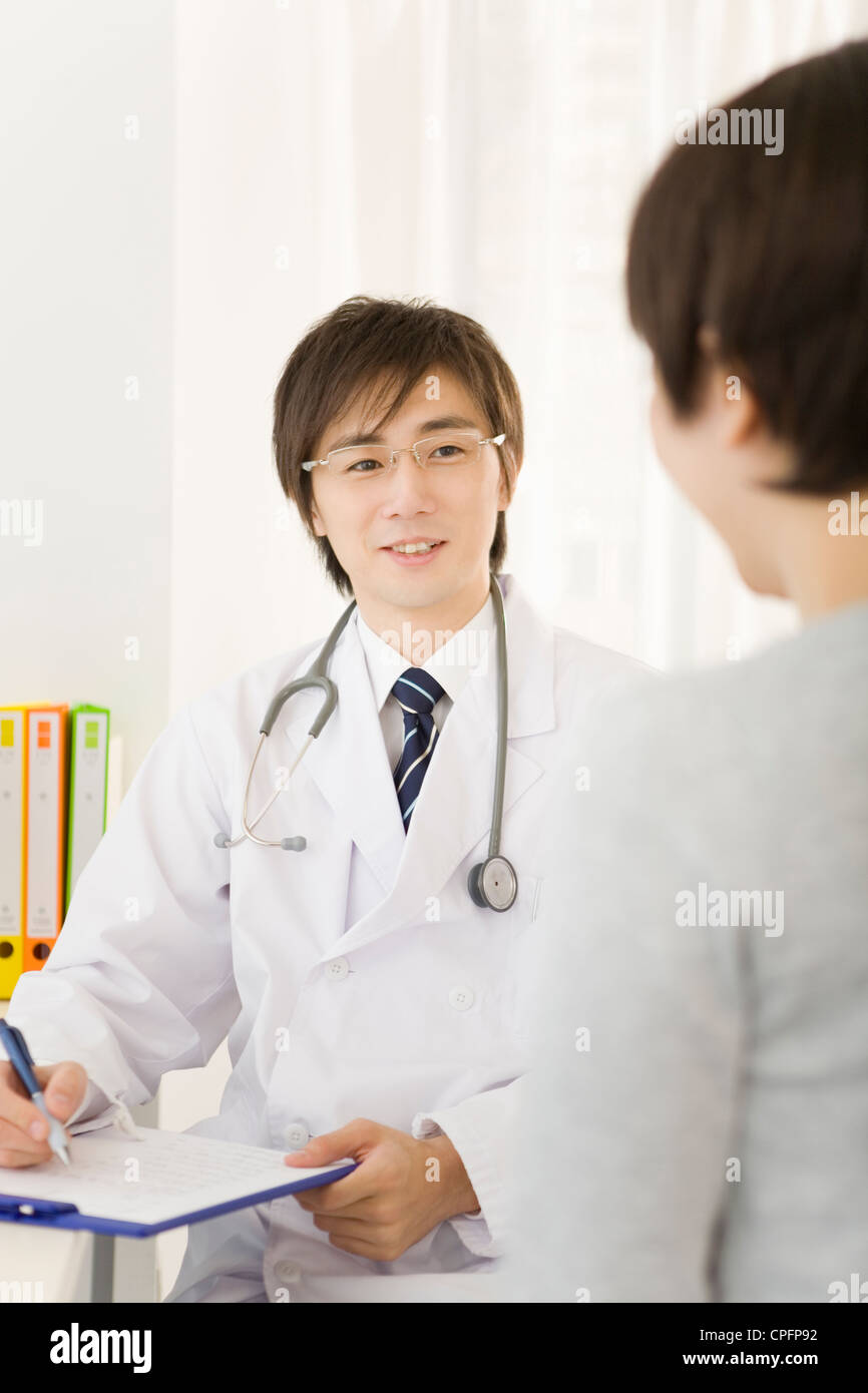 Doctor talking to patient Stock Photo - Alamy