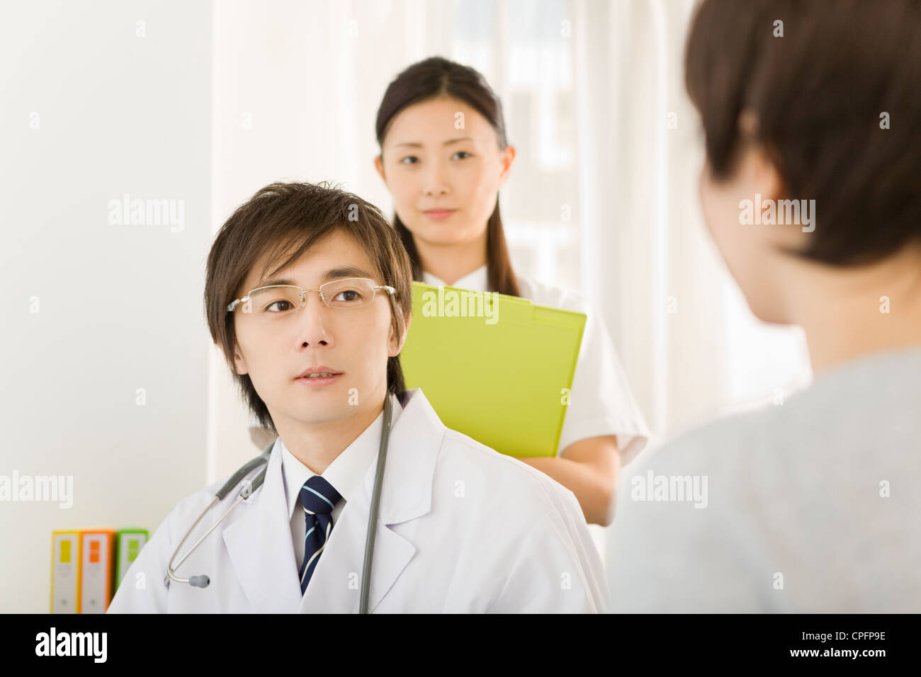 Doctor talking to patient Stock Photo - Alamy