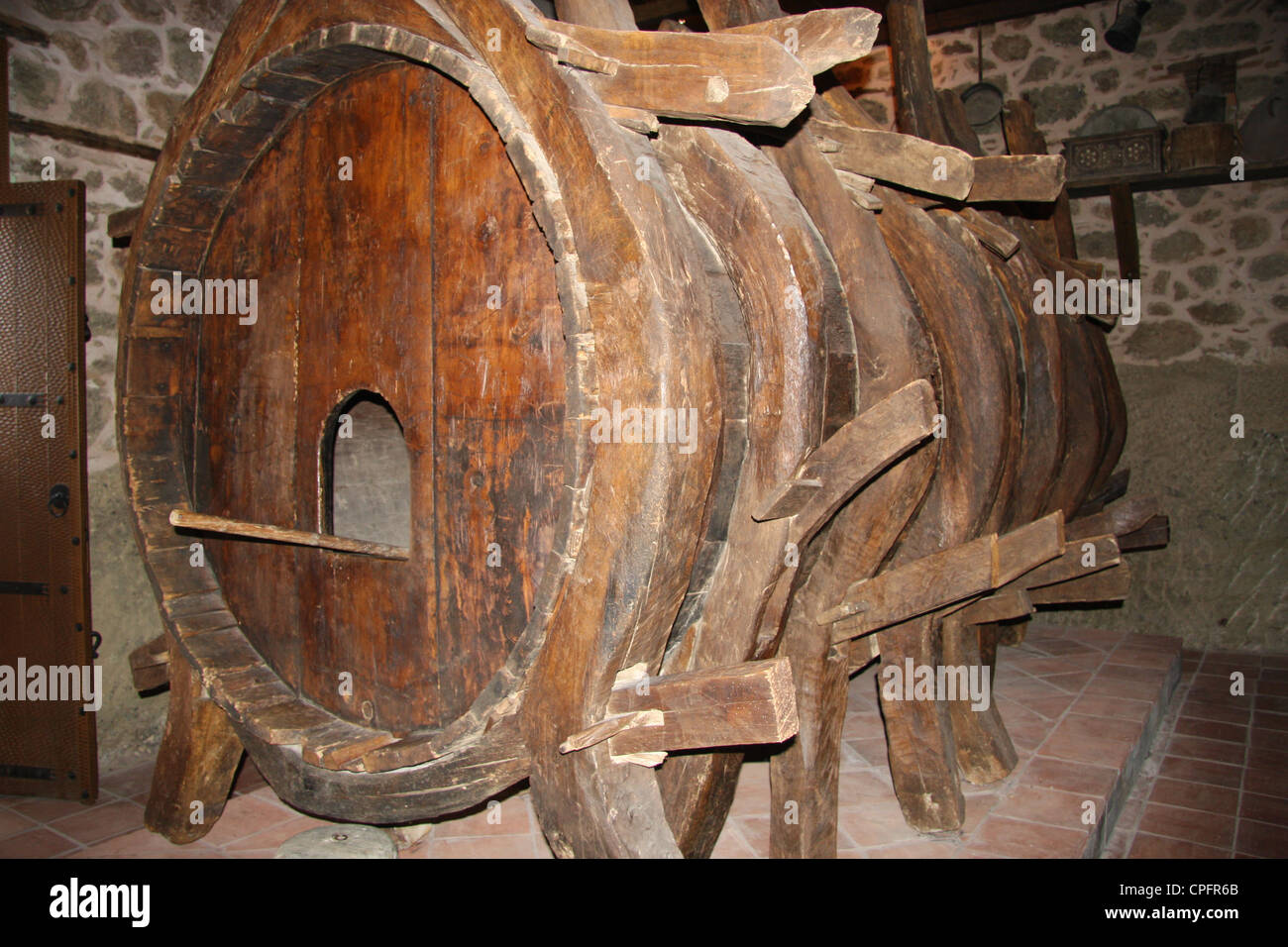 Stone water cistern hi-res stock photography and images - Alamy