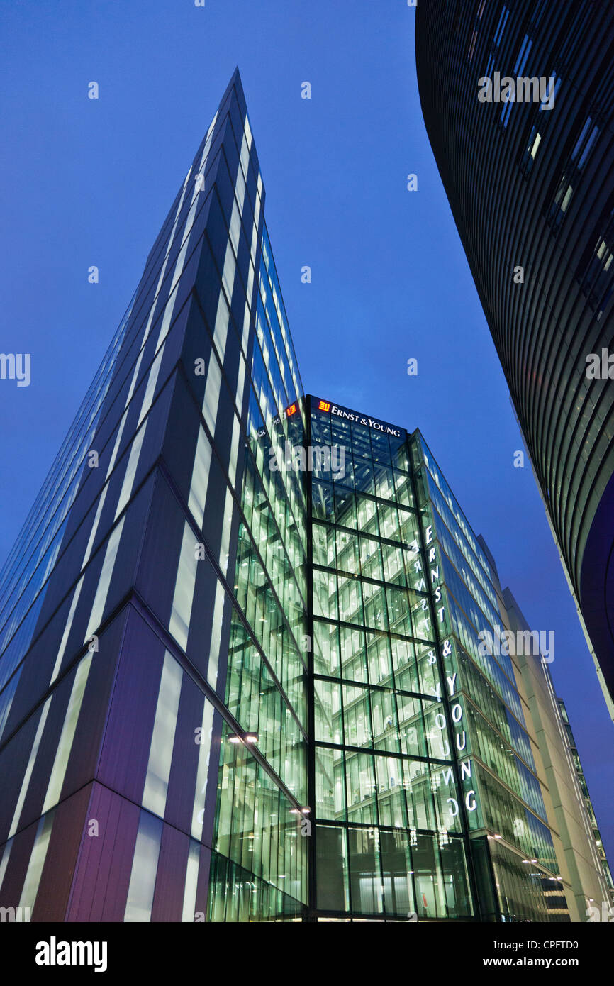 England, London, Southwark, More London Piazza, 6 More London Building ...