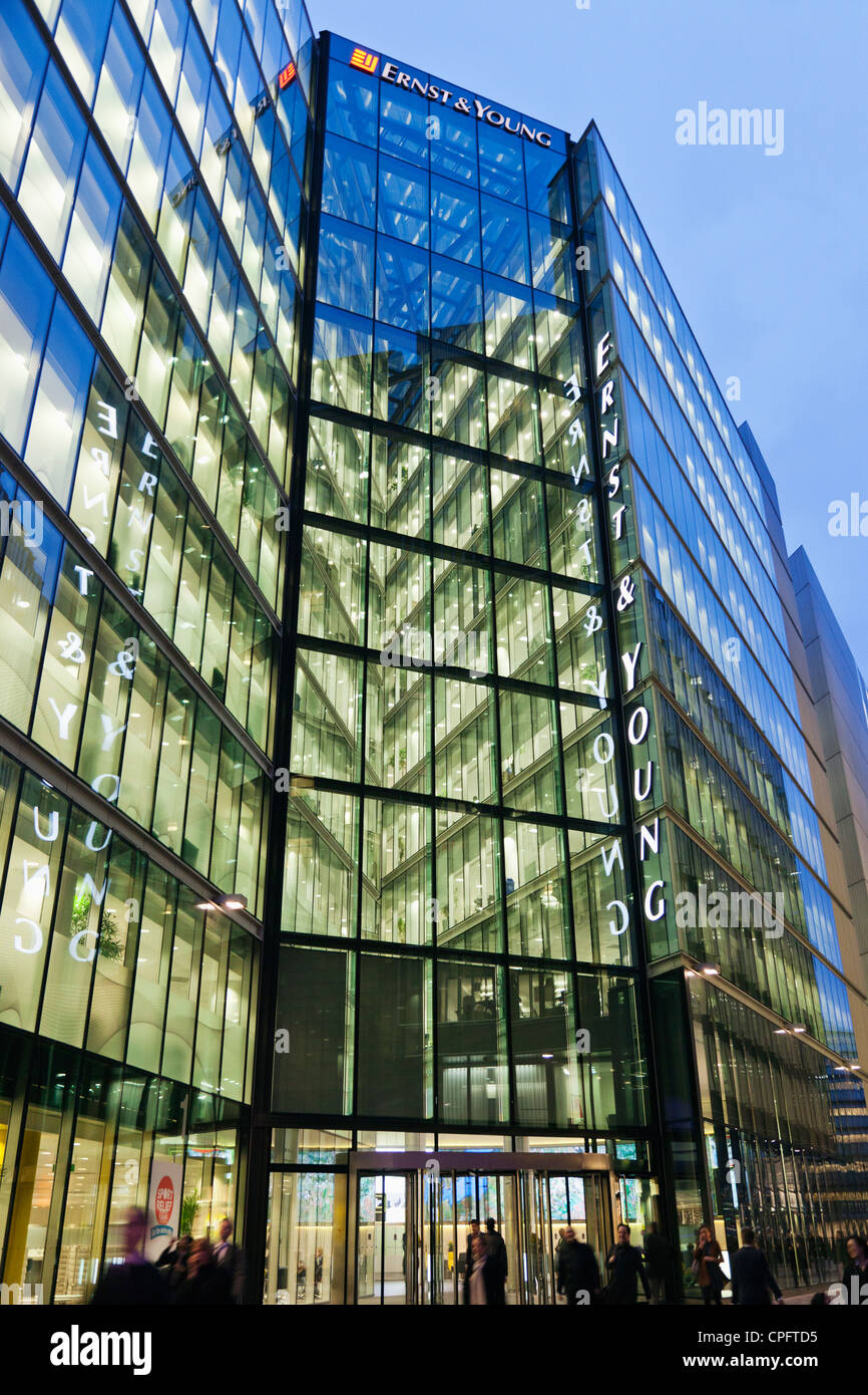 England, London, Southwark, More London Piazza, 6 More London Building ...