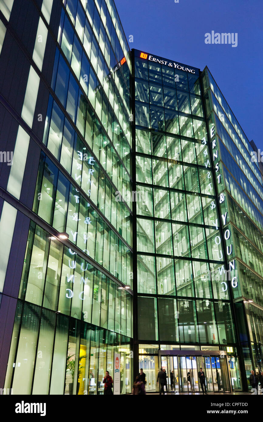 England, London, Southwark, More London Piazza, 6 More London Building ...