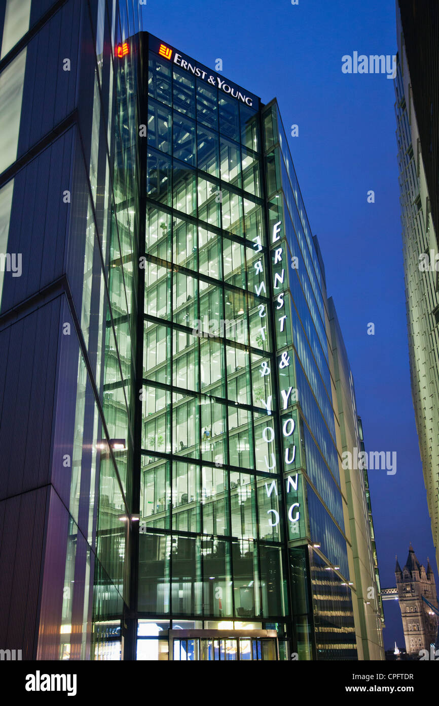 England, London, Southwark, More London Piazza, 6 More London Building ...