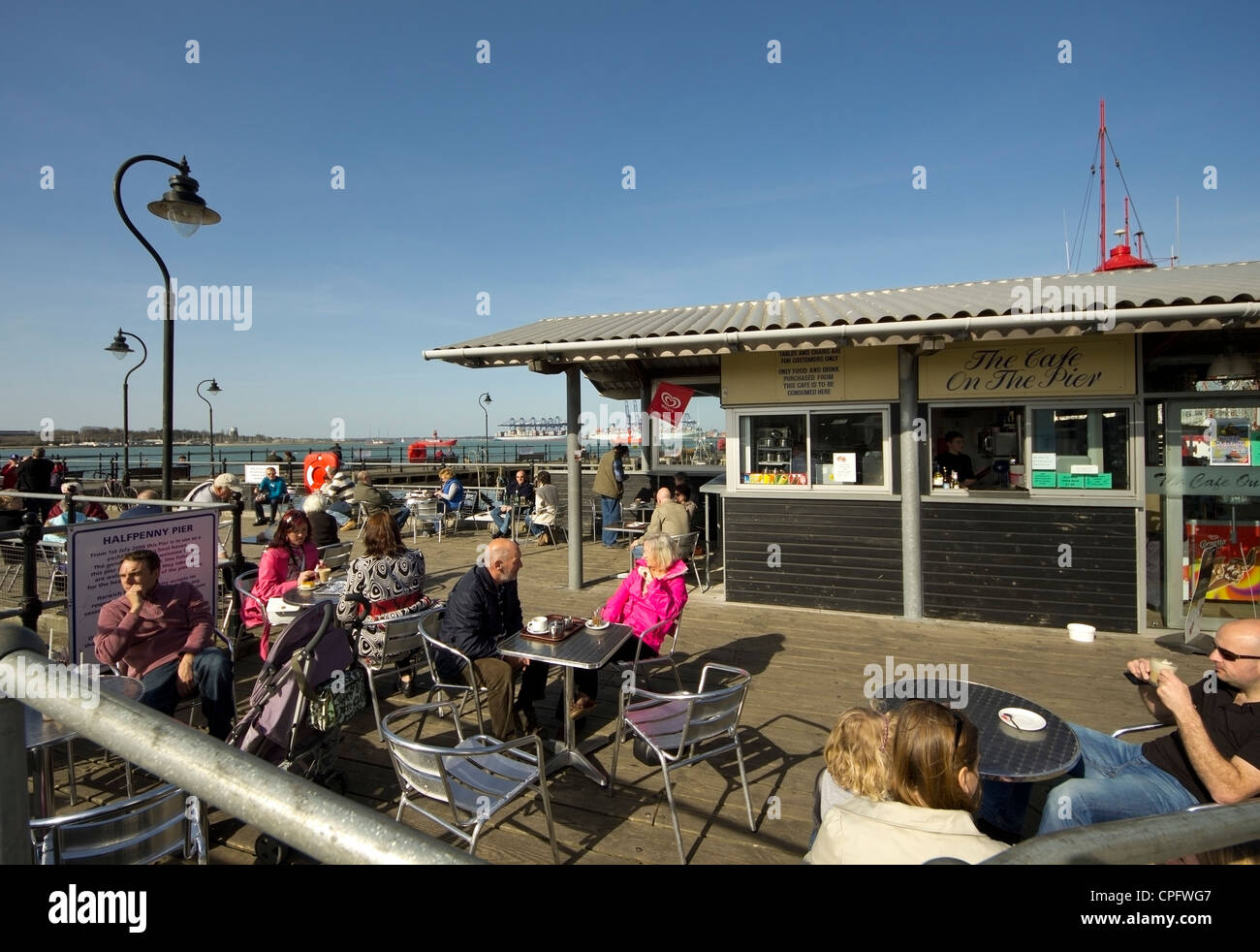 Pier cafe pier hi-res stock photography and images - Alamy
