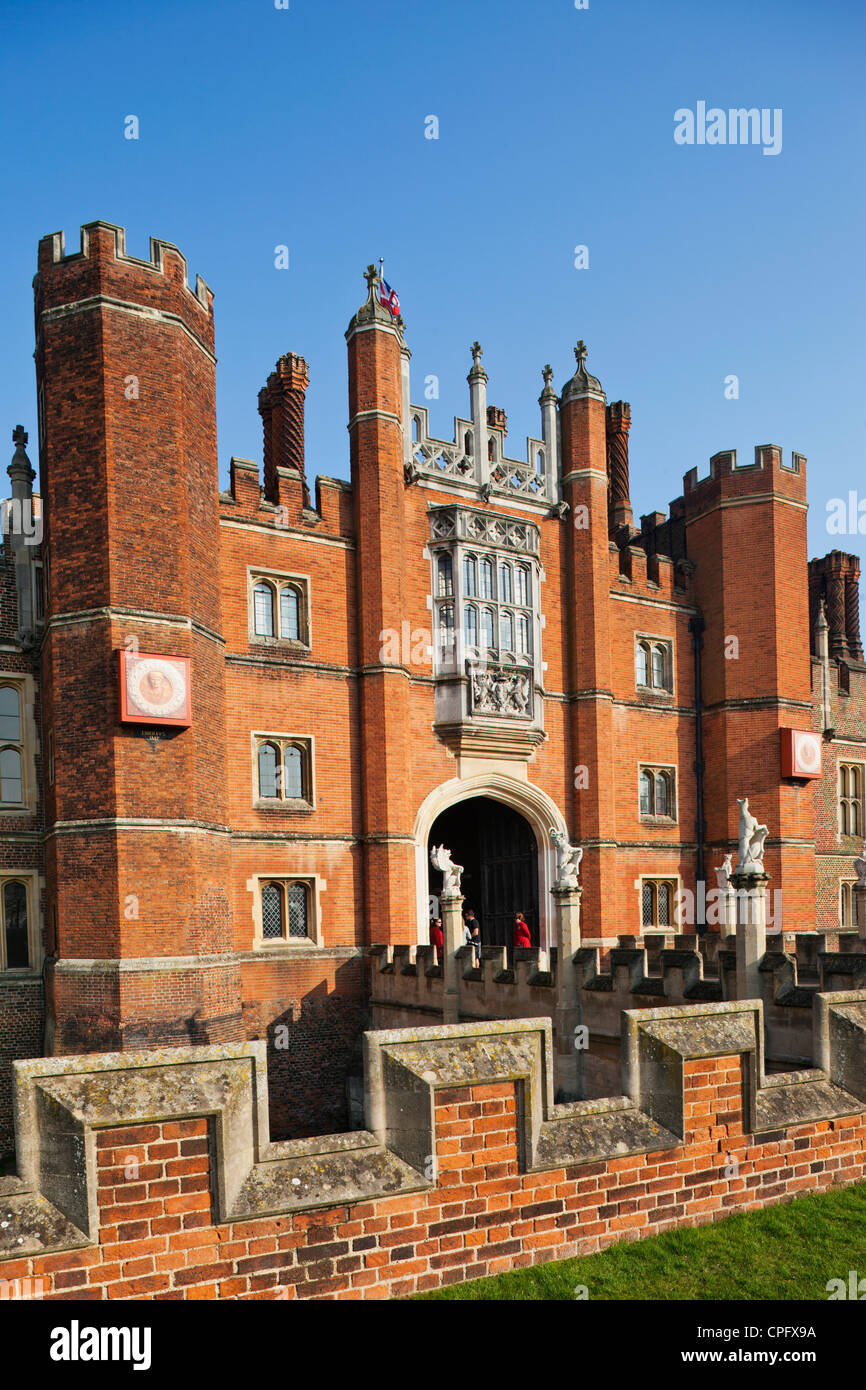 Hampton Court Palace Entrance High Resolution Stock Photography and ...