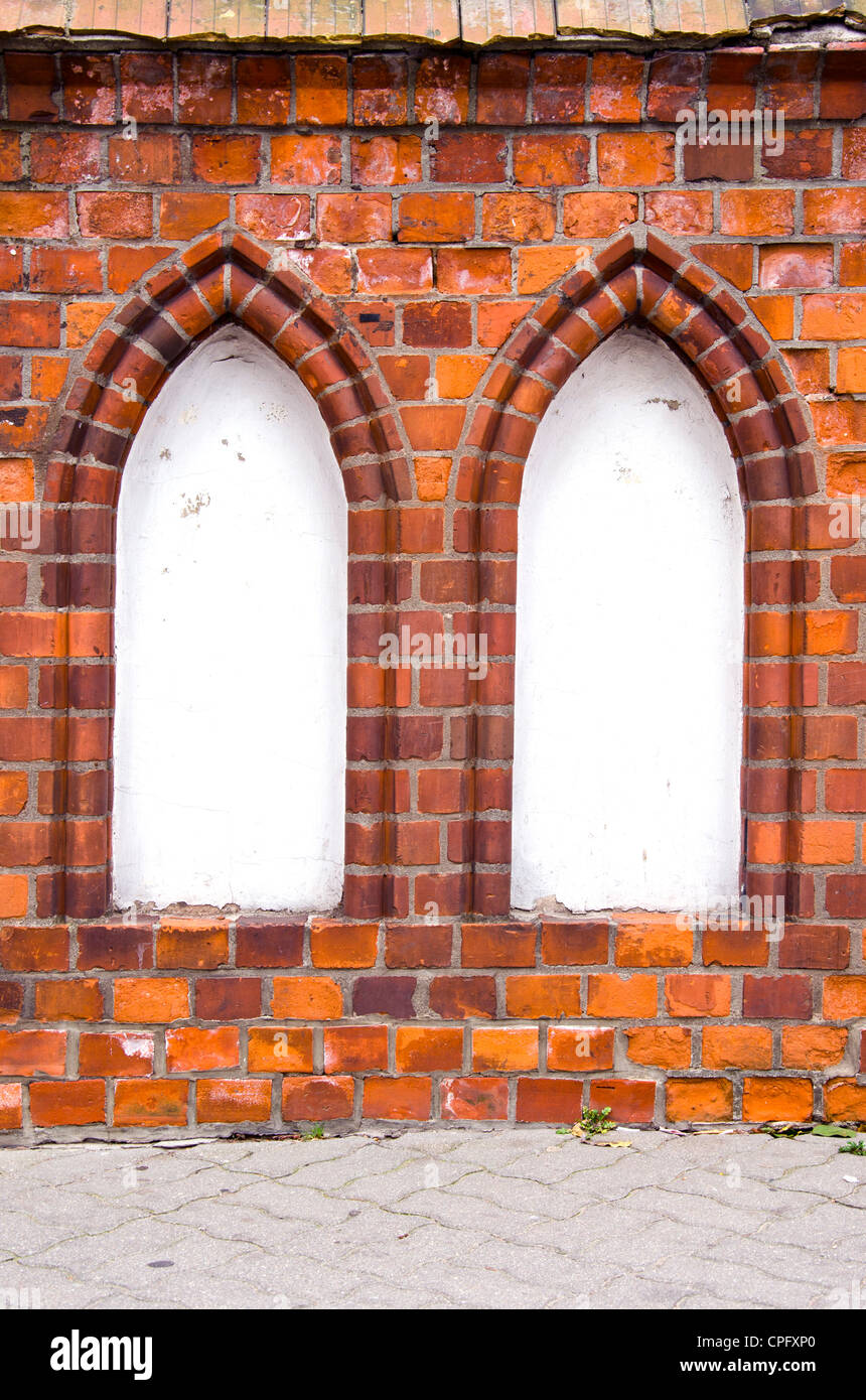 Old building arc windows hi-res stock photography and images - Alamy