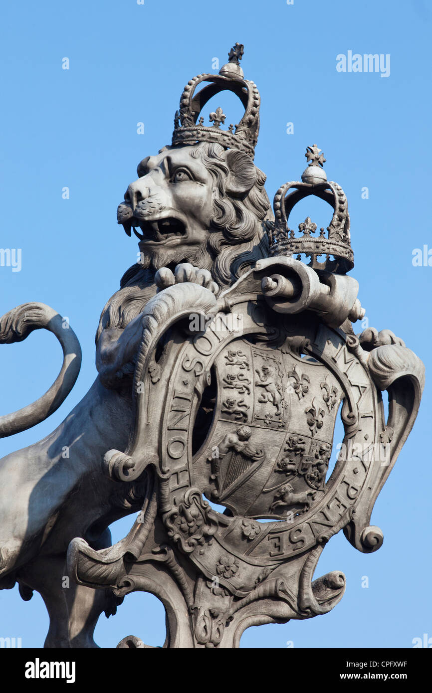 Coat of arms lion england hi-res stock photography and images - Alamy