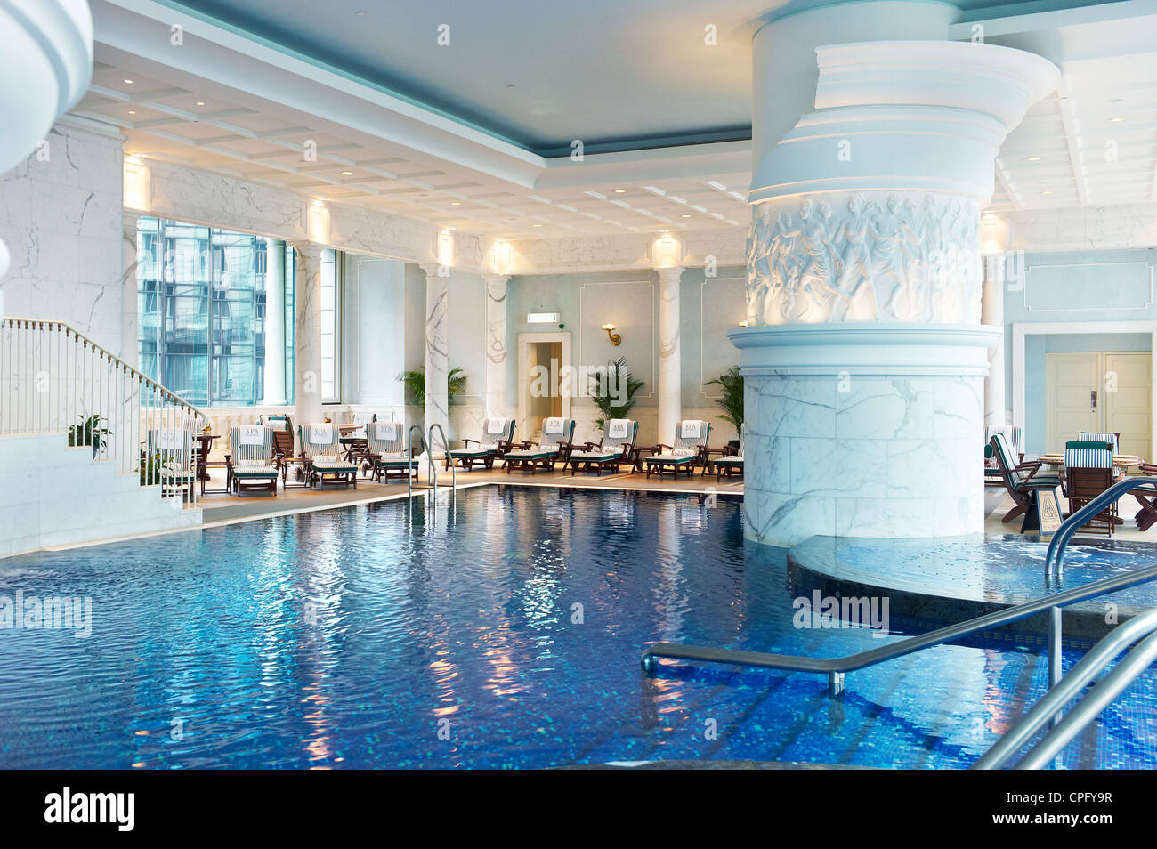A luxurious swimming pool at the famous Peninsula Hotel in Hong Kong ...