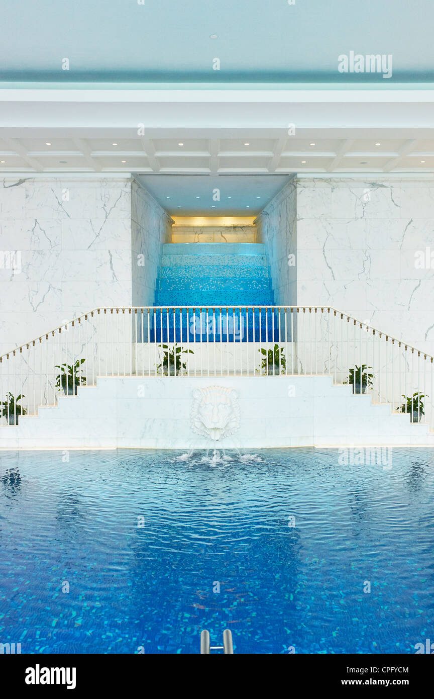 A luxurious swimming pool at the famous Peninsula Hotel in Hong Kong ...