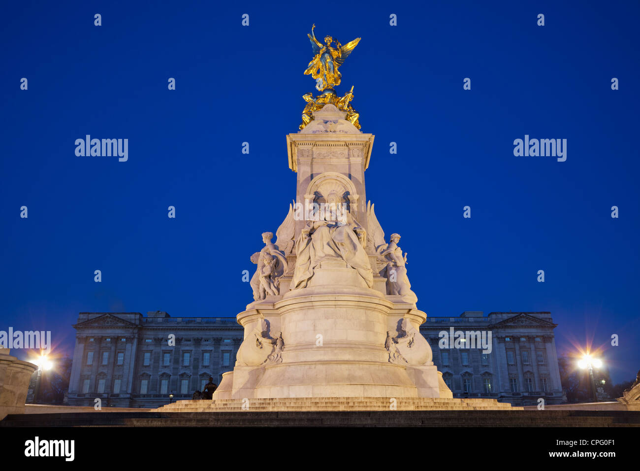 England, London, Buckingham Palace, Queen Victoria Memorial Statue ...