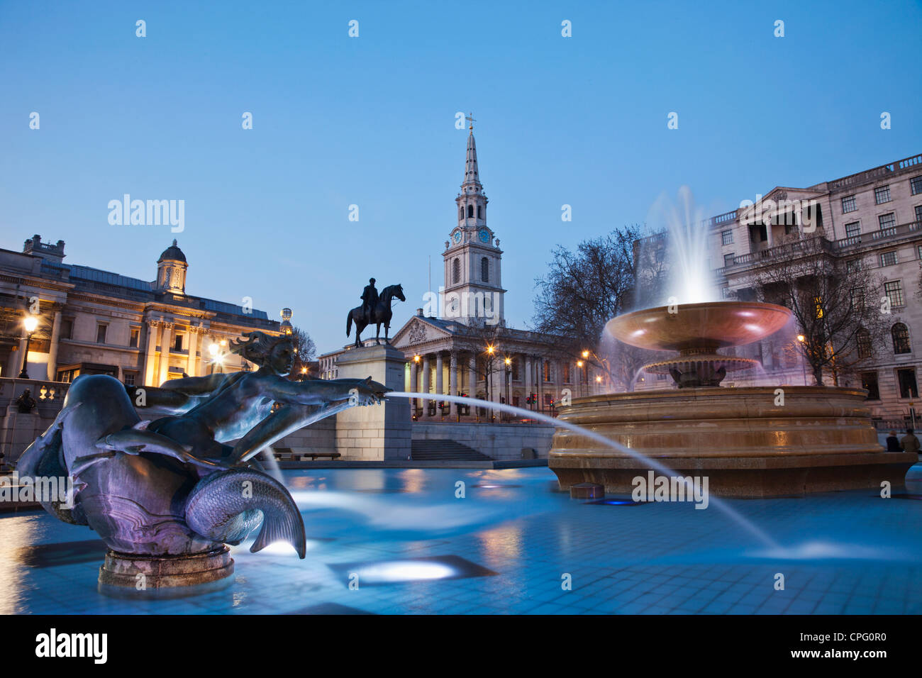 London square fountains hi-res stock photography and images - Alamy