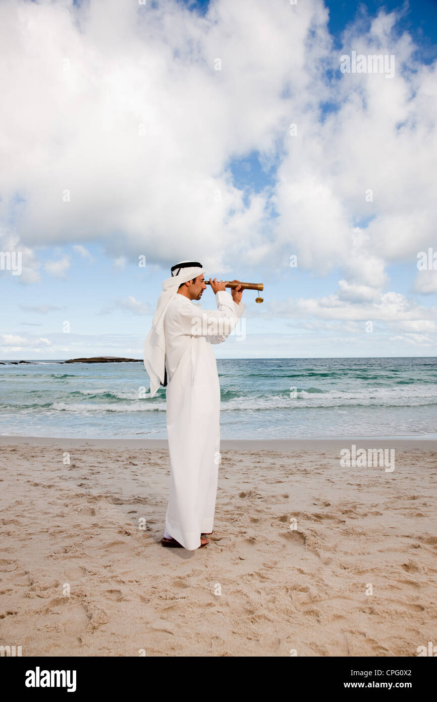 Man telescope arab hi-res stock photography and images - Alamy