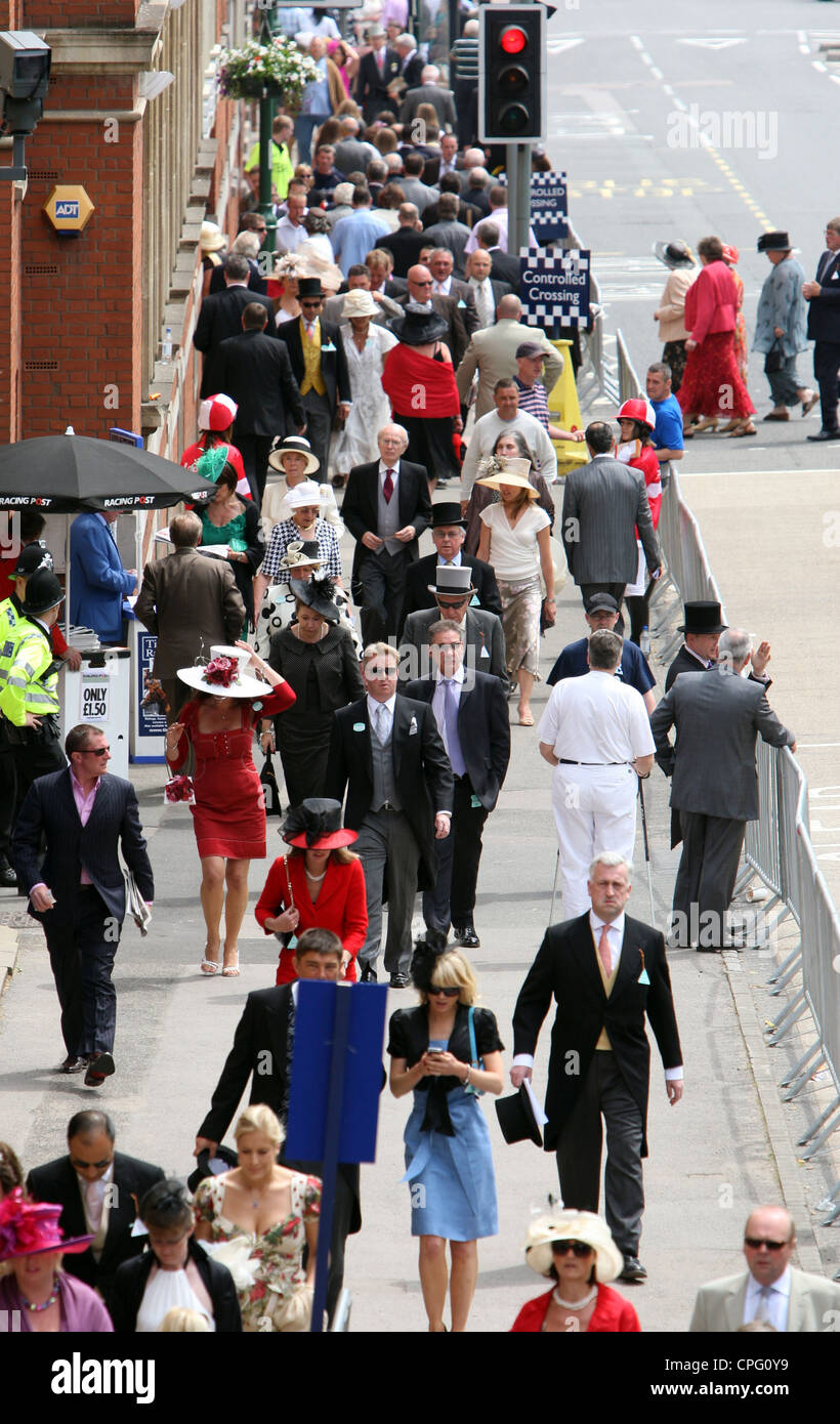 High street ascot hi-res stock photography and images - Alamy