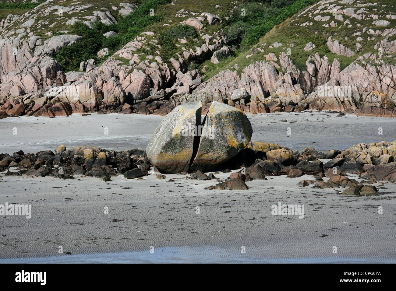 Split rock on the beach, Fionnphort, Isle of Mull, Scotland, UK Stock ...