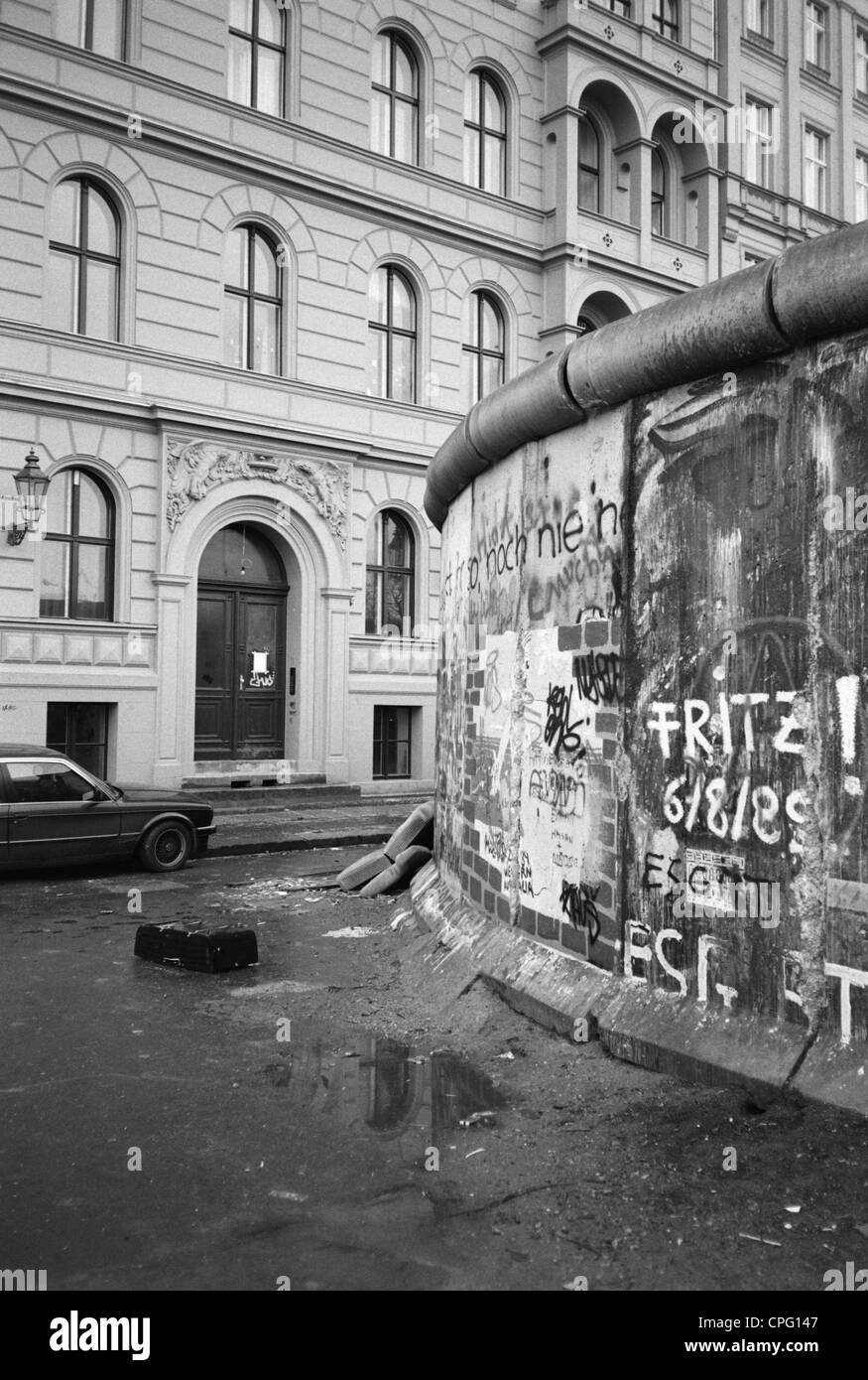 Berlin tenement Black and White Stock Photos & Images - Alamy