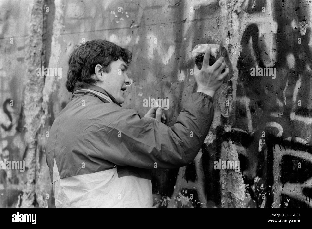 Knocking down wall hi-res stock photography and images - Alamy Knocking down wall hi-res stock photography and images - Alamy
