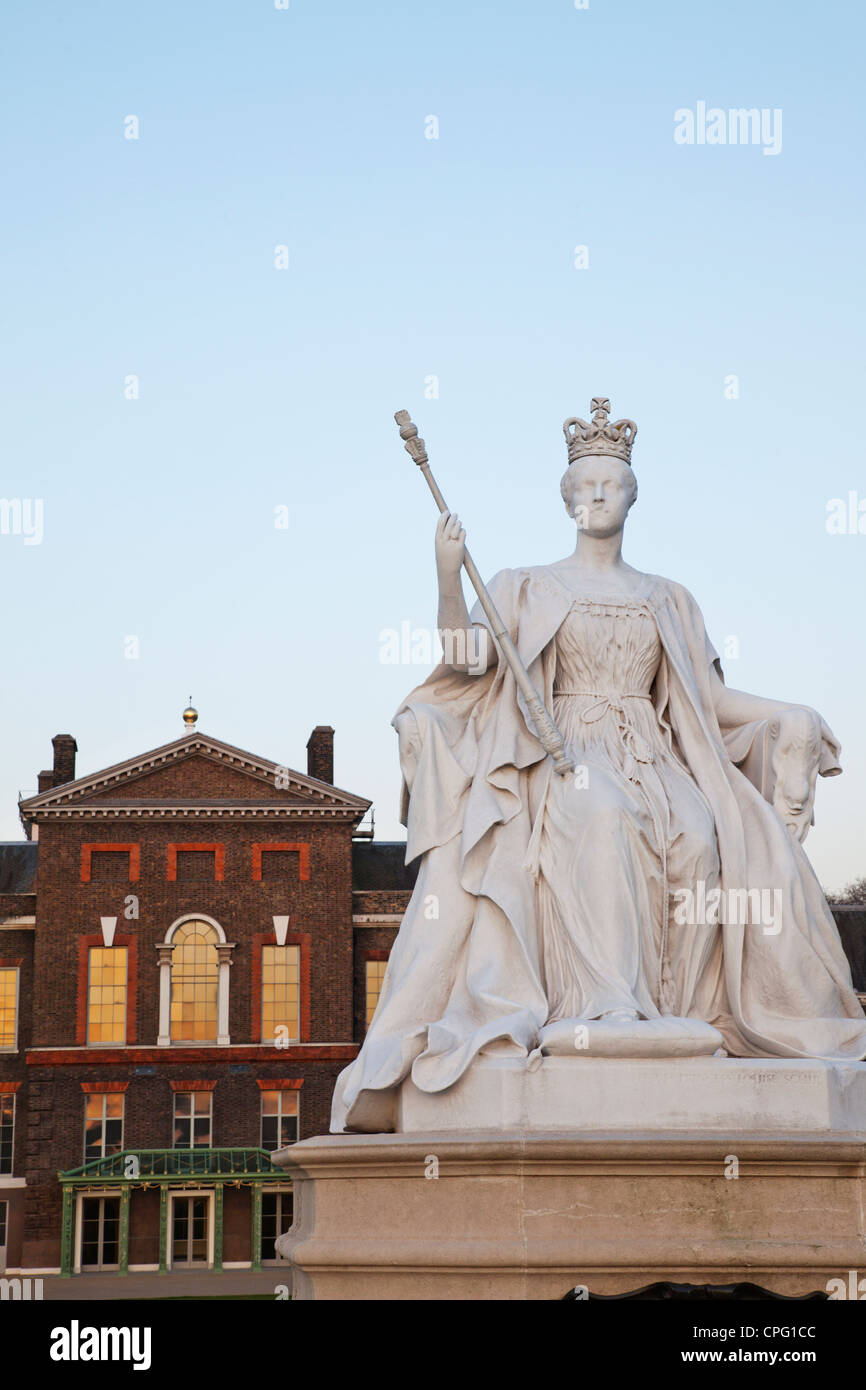 England, London, Kensington, Queen Victoria Statue and Kensington ...
