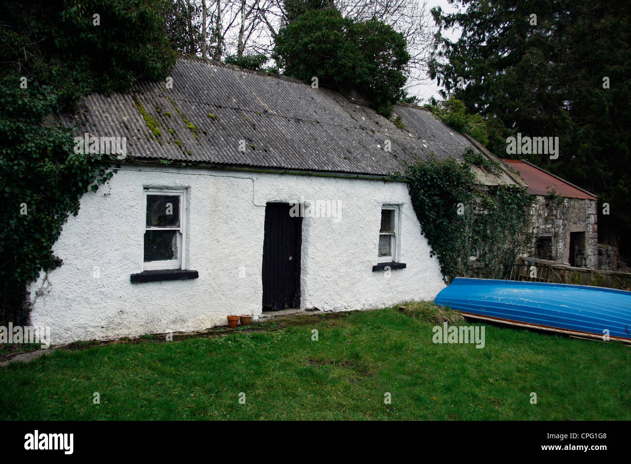 Irish cottage garden hi-res stock photography and images - Alamy