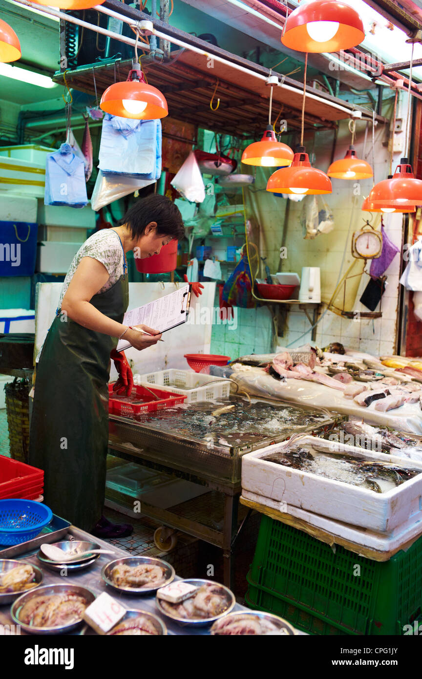 A fresh seafood vendor at an outdoor wet market in Central Hong Kong ...