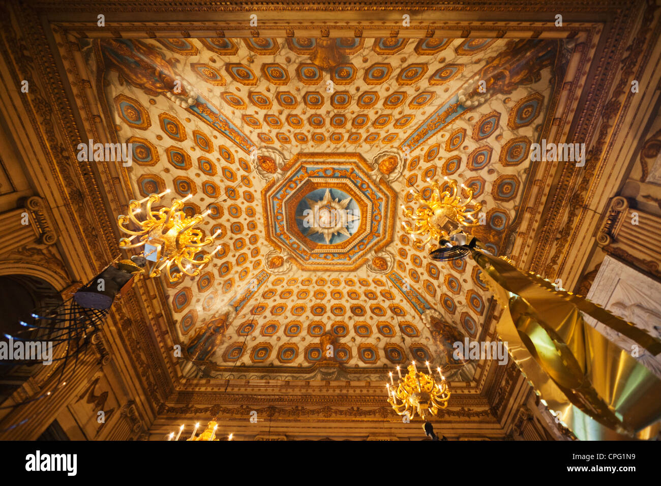 Cupola room hi-res stock photography and images - Alamy