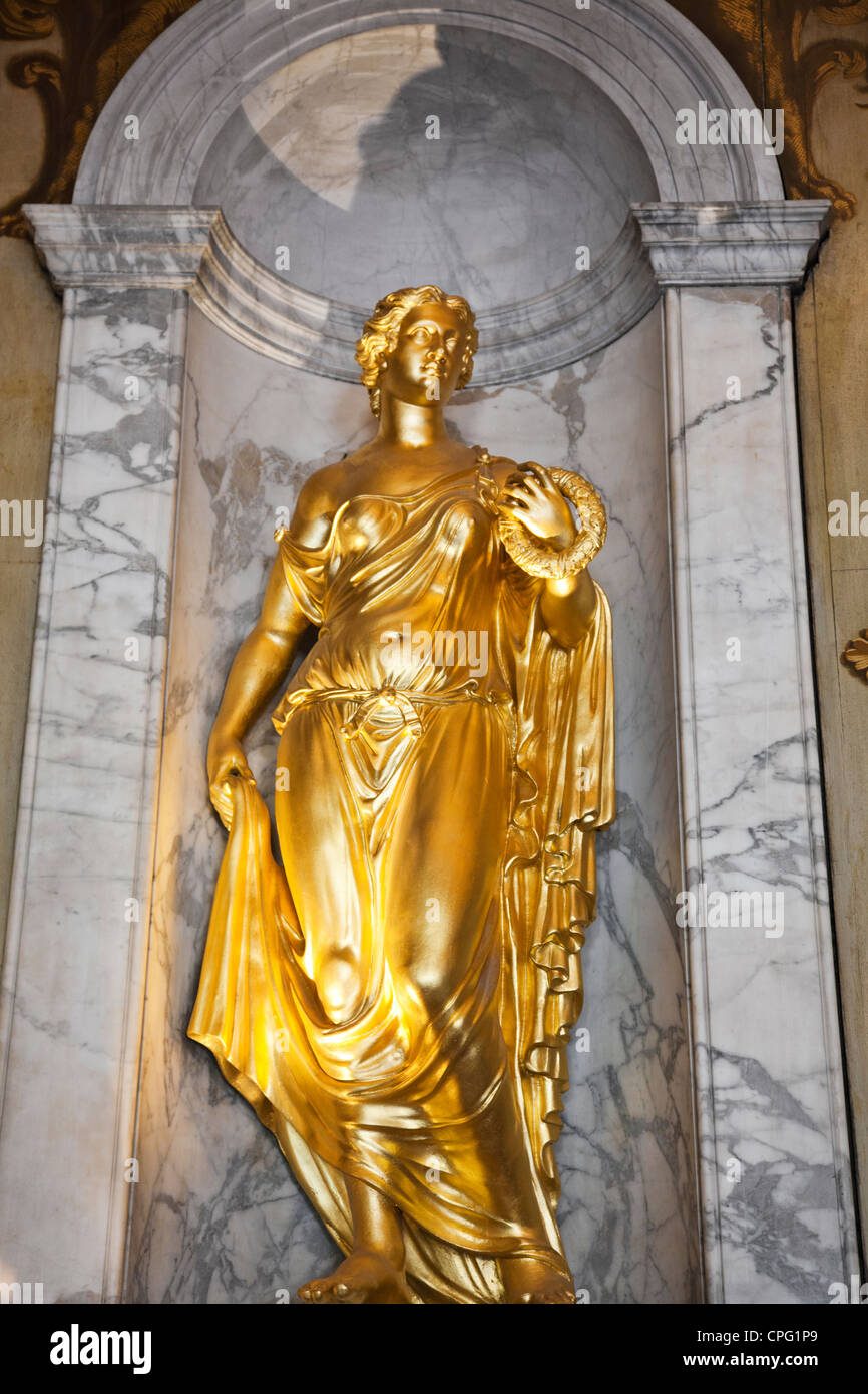 Statue of juno hi-res stock photography and images - Alamy