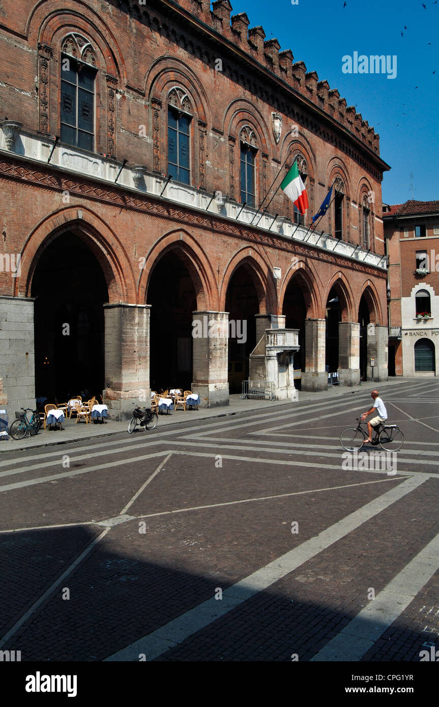 Palazzo comunale cremona hi-res stock photography and images - Alamy