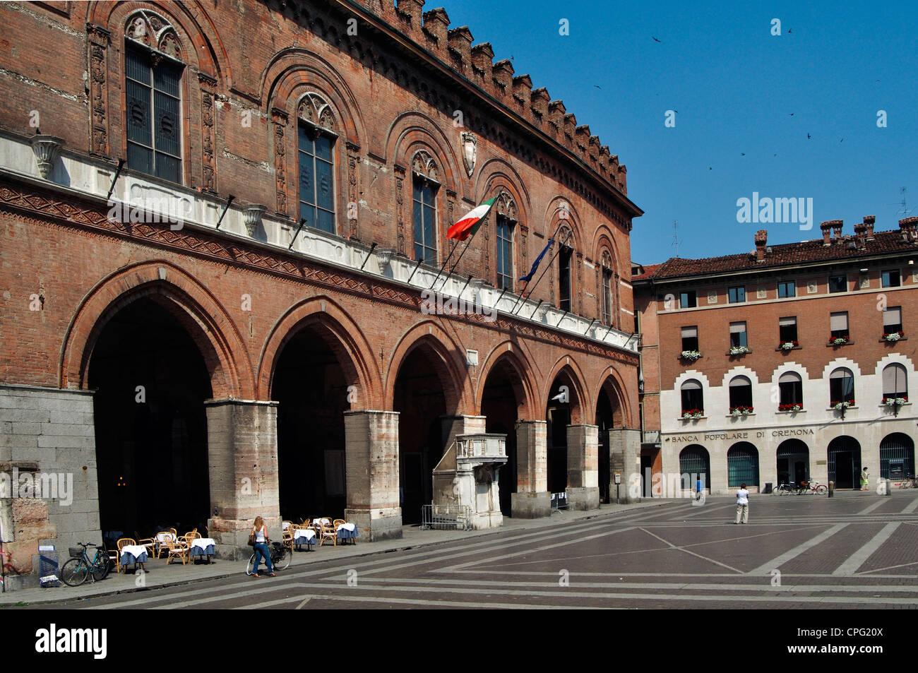 Town hall cremona hi-res stock photography and images - Alamy