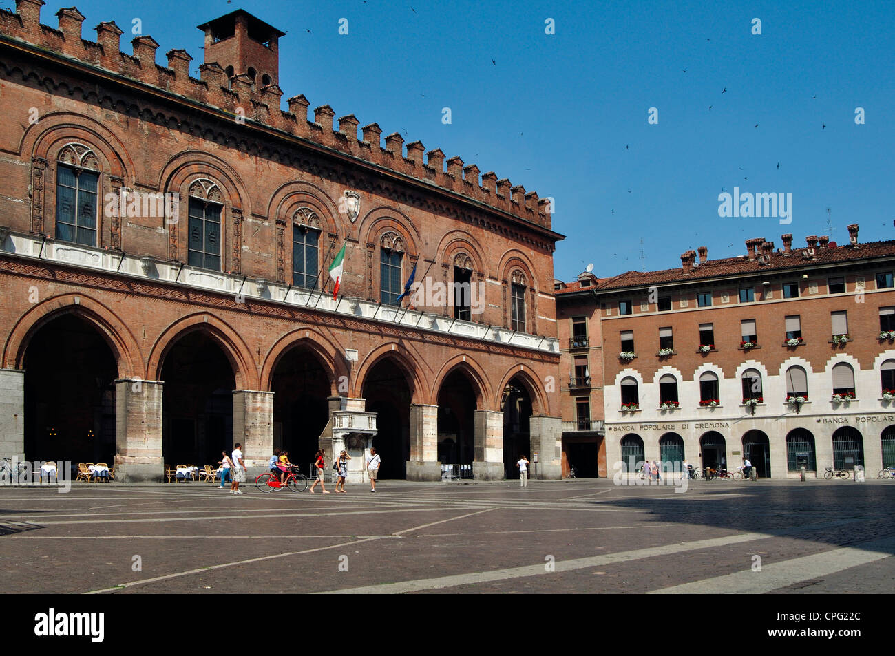 Cremona city square hi-res stock photography and images - Alamy
