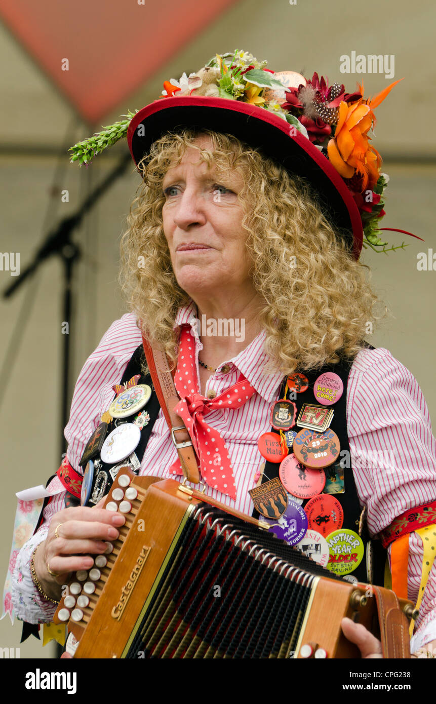 Female accordion player hi-res stock photography and images - Alamy